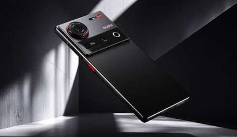 Nubia Z70 Ultra si mostra da ogni angolazione