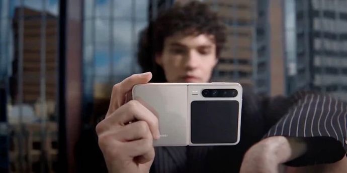 Huawei Pura X: ufficiale il nuovo foldable con form factor 16:10