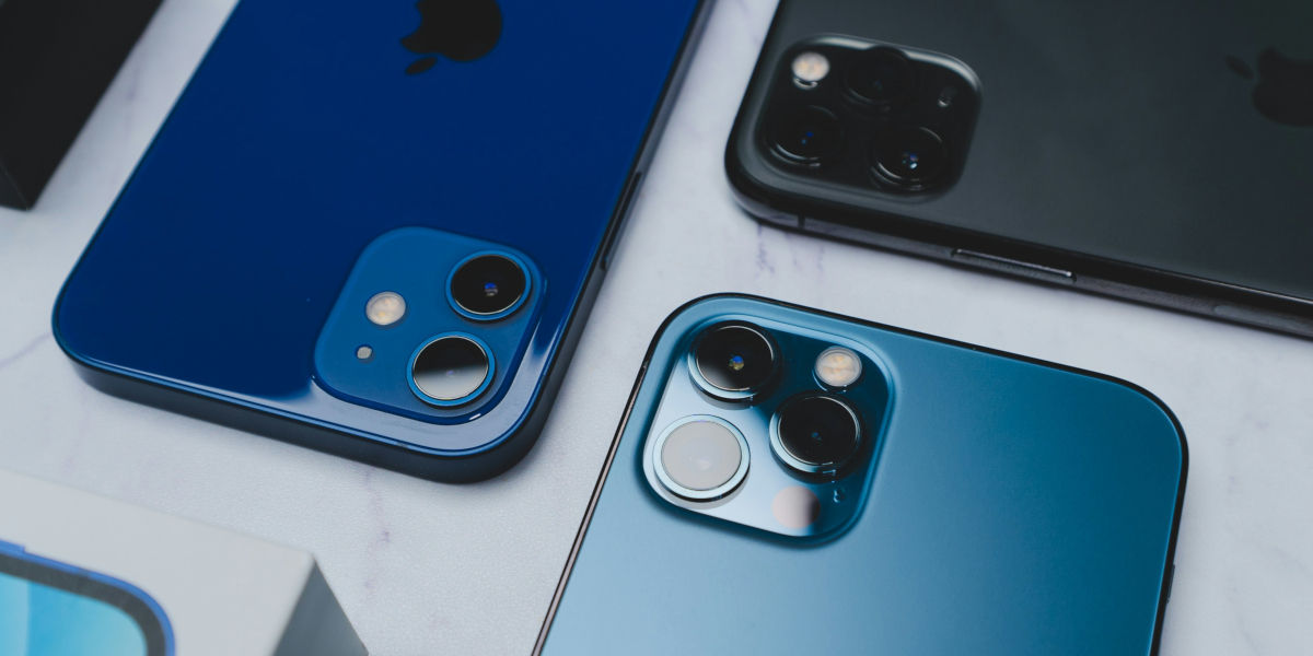 Apple lavora su un iPhone pieghevole: debutto nel 2026?
