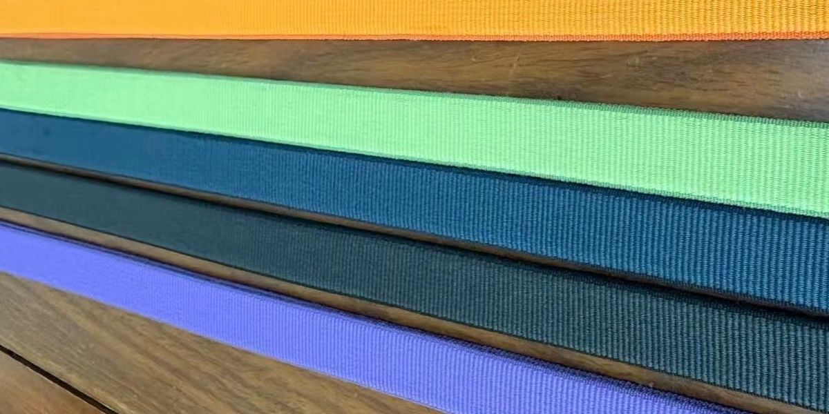 iPhone 17 potrebbe avere un accessorio inedito: il laccetto