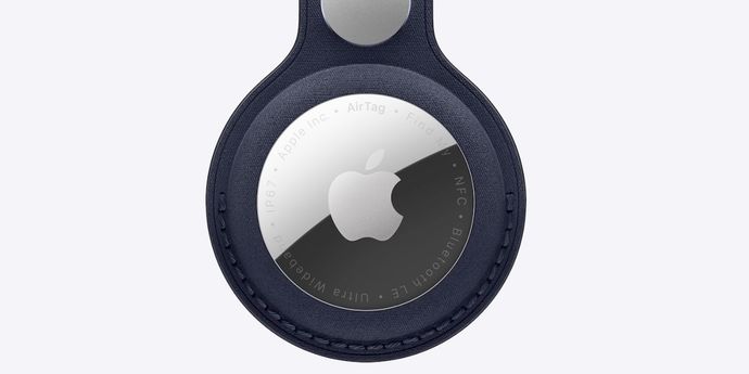 Apple sarebbe al lavoro su un pin AI indossabile con fotocamere e microfoni