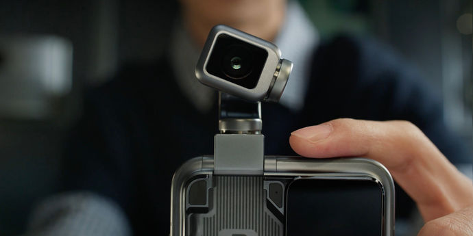 Honor svela Robot Phone, lo smartphone con gimbal che funge da mini ...